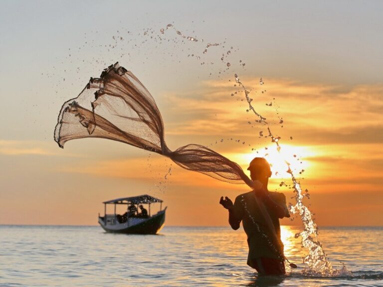 Tidak Hanya Menjaring Ikan, Berikut Jenis-Jenis Pekerjaan Nelayan yang ... Tidak Hanya Menjaring Ikan, Berikut Jenis-Jenis Pekerjaan Nelayan yang ...